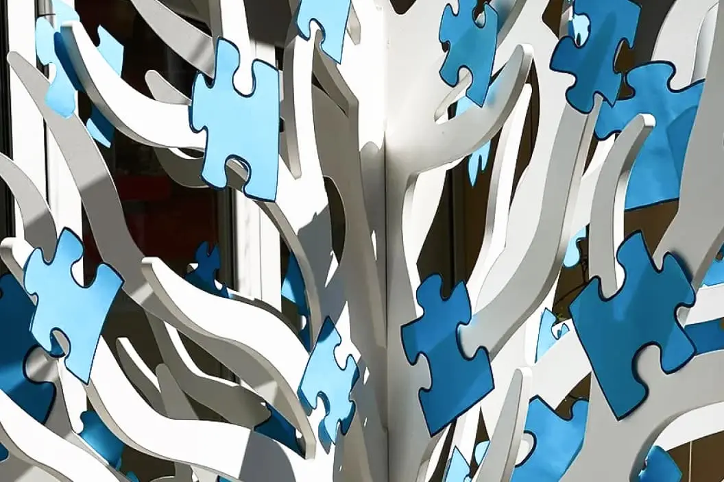 Light it up Blue - Rootes School - Percorsi Formativi Bilinguistici